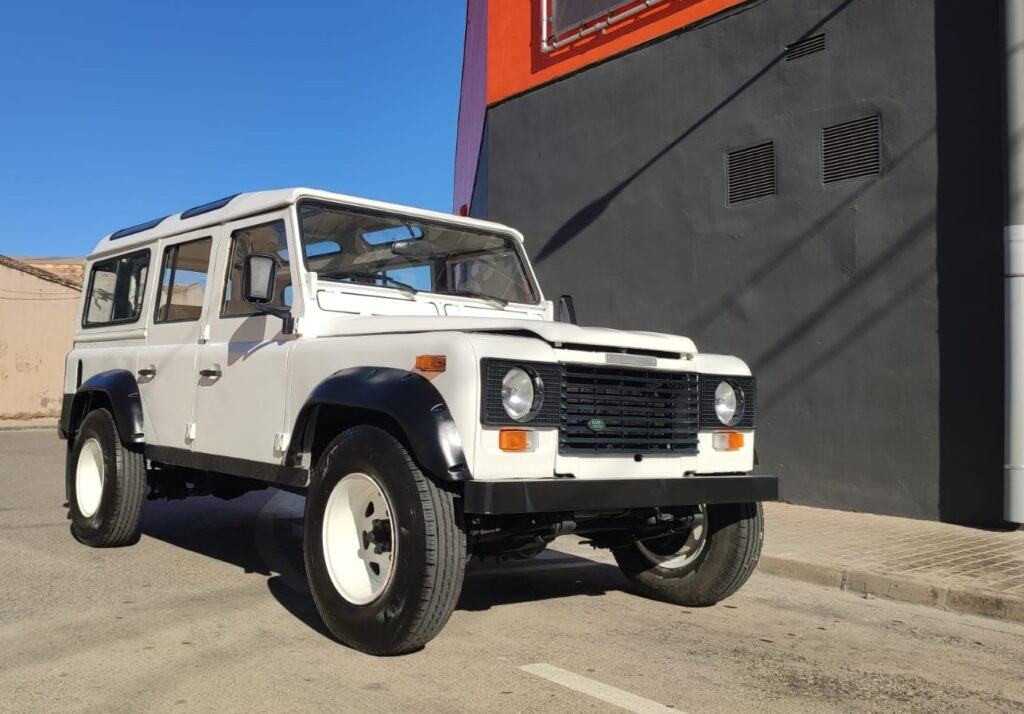 1991 LAND ROVER 2500 DL FOUR DOORS - European Cars Shop