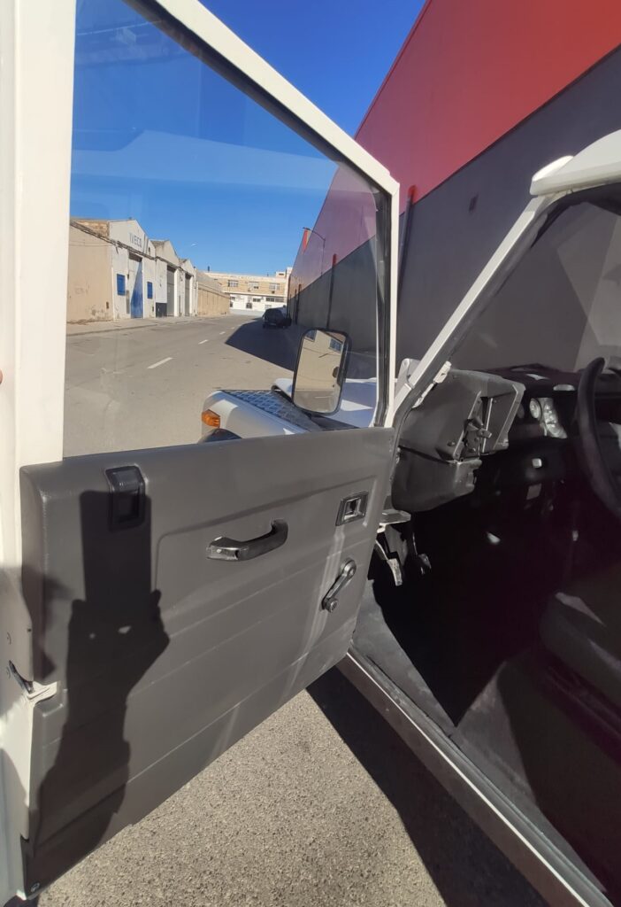 1991 LAND ROVER 2500 DL FOUR DOORS - European Cars Shop